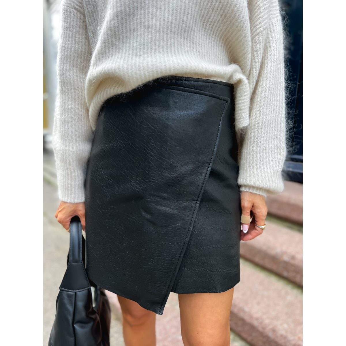 Carol Short Leather Skirt - Black Selected Femme - Seven Tønsberg